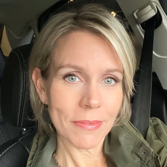 Becky's Closet (@becky_maloy) | Poshmark